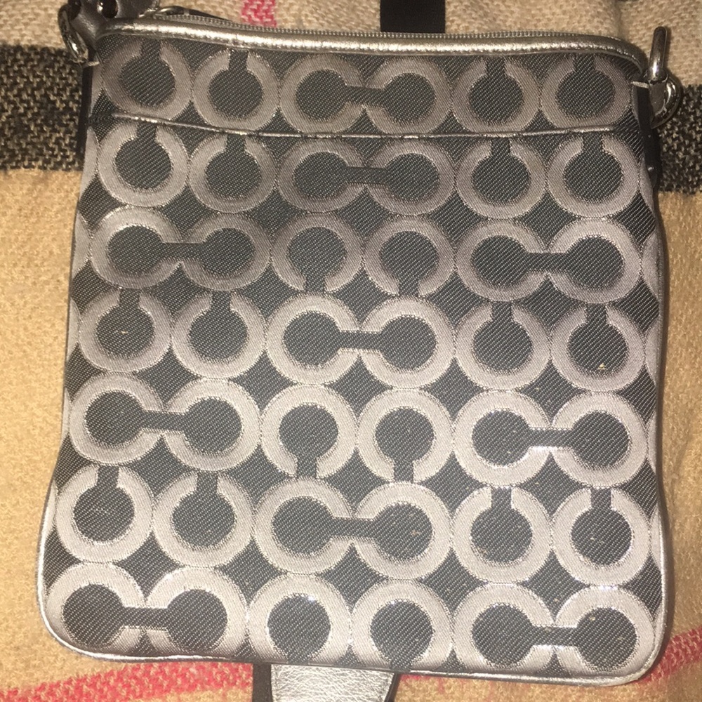 Beautiful Gray Coach Cross Handbag - Gem
